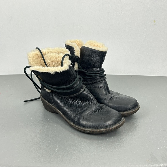 UGG | Shoes | Ugg Black Leather Sherpa Lined Boots | Poshmark